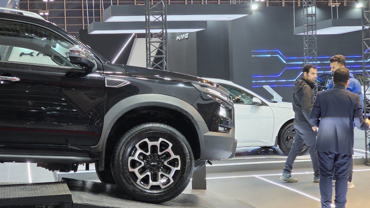 کی ام سی T9 در اتو اکسپو تهران 1402 رونمایی شد،‌ برادر بزرگتر KMC T8