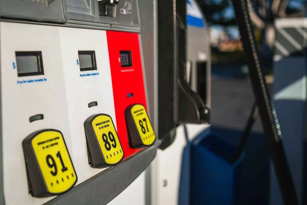 وزیر نفت: قیمت بنزین سوپر وارداتی حداقل ۵۰ هزار تومان خواهد بود